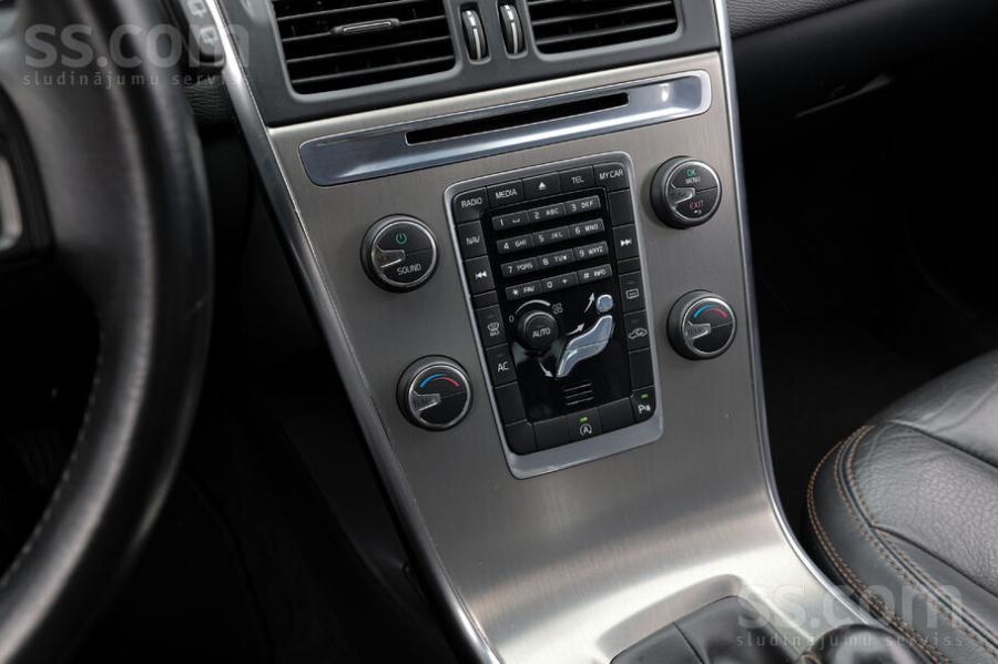 Zils Volvo XC60 2013 Jelgava, ar dzinēja tilpumu 2.00 L un nobraukumu 0 tūkst. km par 9790 €, foto 18 vietnē AUTOMOTO.COM.LV