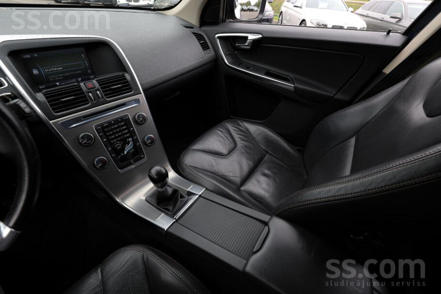 Zils Volvo XC60 2013 Jelgava, ar dzinēja tilpumu 2.00 L un nobraukumu 0 tūkst. km par 9790 €, foto 19 vietnē AUTOMOTO.COM.LV
