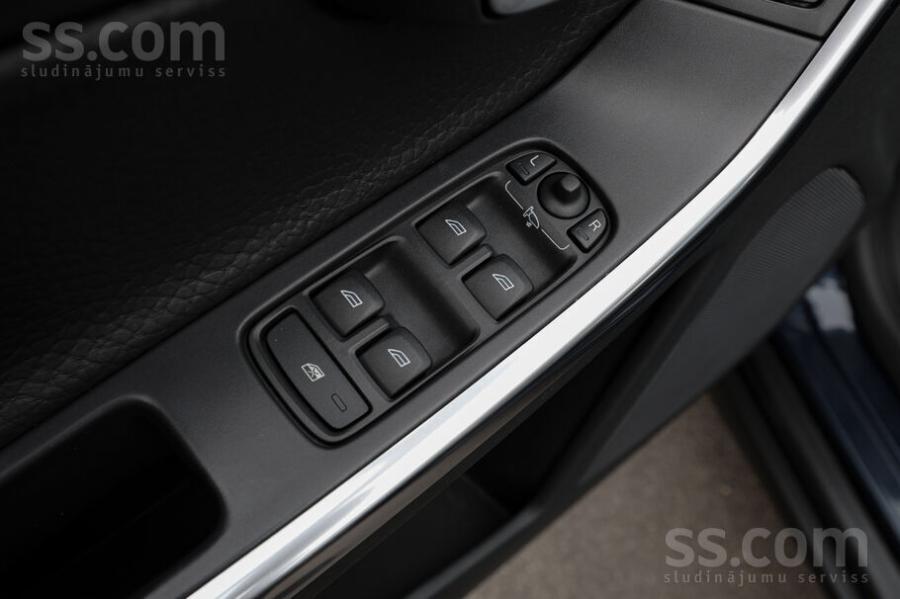 Zils Volvo XC60 2013 Jelgava, ar dzinēja tilpumu 2.00 L un nobraukumu 0 tūkst. km par 9790 €, foto 23 vietnē AUTOMOTO.COM.LV
