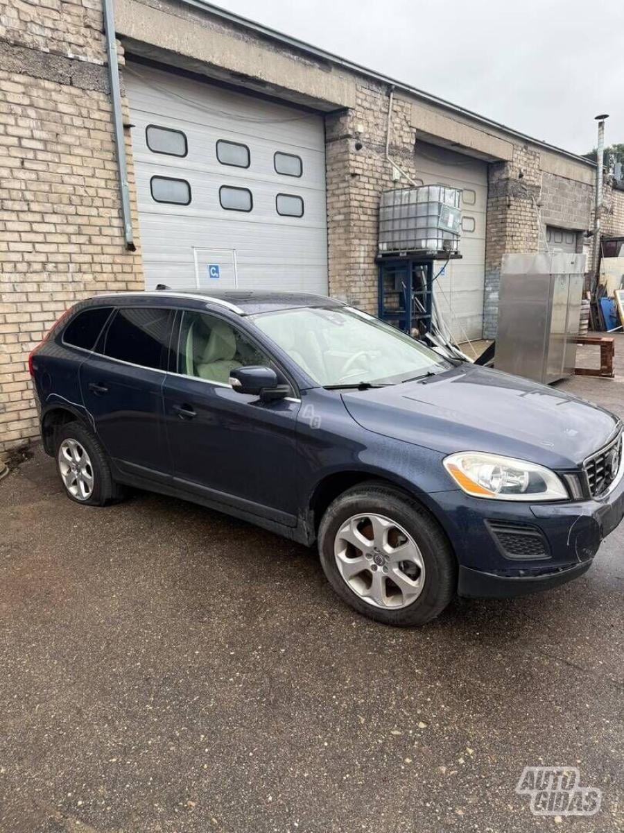Zils Volvo XC60 2013 Kauņa, ar dzinēja tilpumu 3.20 L un nobraukumu 127 tūkst. km par 4500 €, foto 1 vietnē AUTOMOTO.COM.LV
