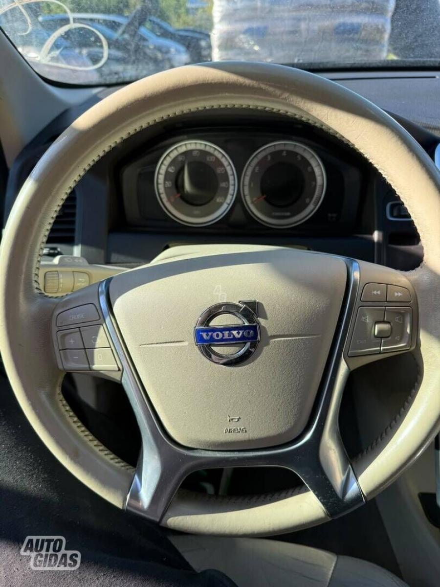 Zils Volvo XC60 2013 Kauņa, ar dzinēja tilpumu 3.20 L un nobraukumu 127 tūkst. km par 4500 €, foto 27 vietnē AUTOMOTO.COM.LV