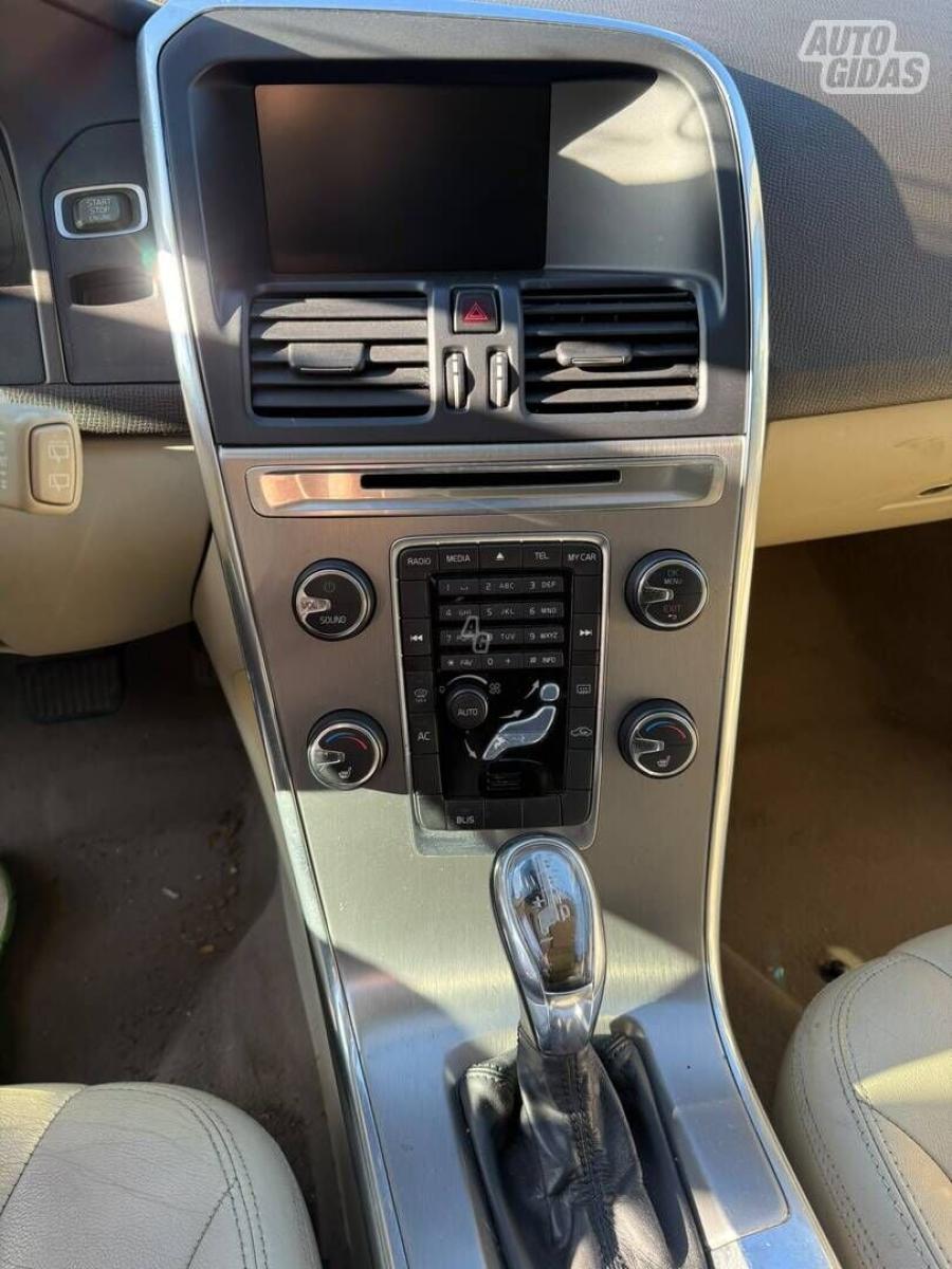 Zils Volvo XC60 2013 Kauņa, ar dzinēja tilpumu 3.20 L un nobraukumu 127 tūkst. km par 4500 €, foto 28 vietnē AUTOMOTO.COM.LV