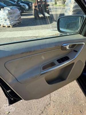 Zils Volvo XC60 2013 Kauņa, ar dzinēja tilpumu 3.20 L un nobraukumu 127 tūkst. km par 4500 €, foto 32 vietnē AUTOMOTO.COM.LV