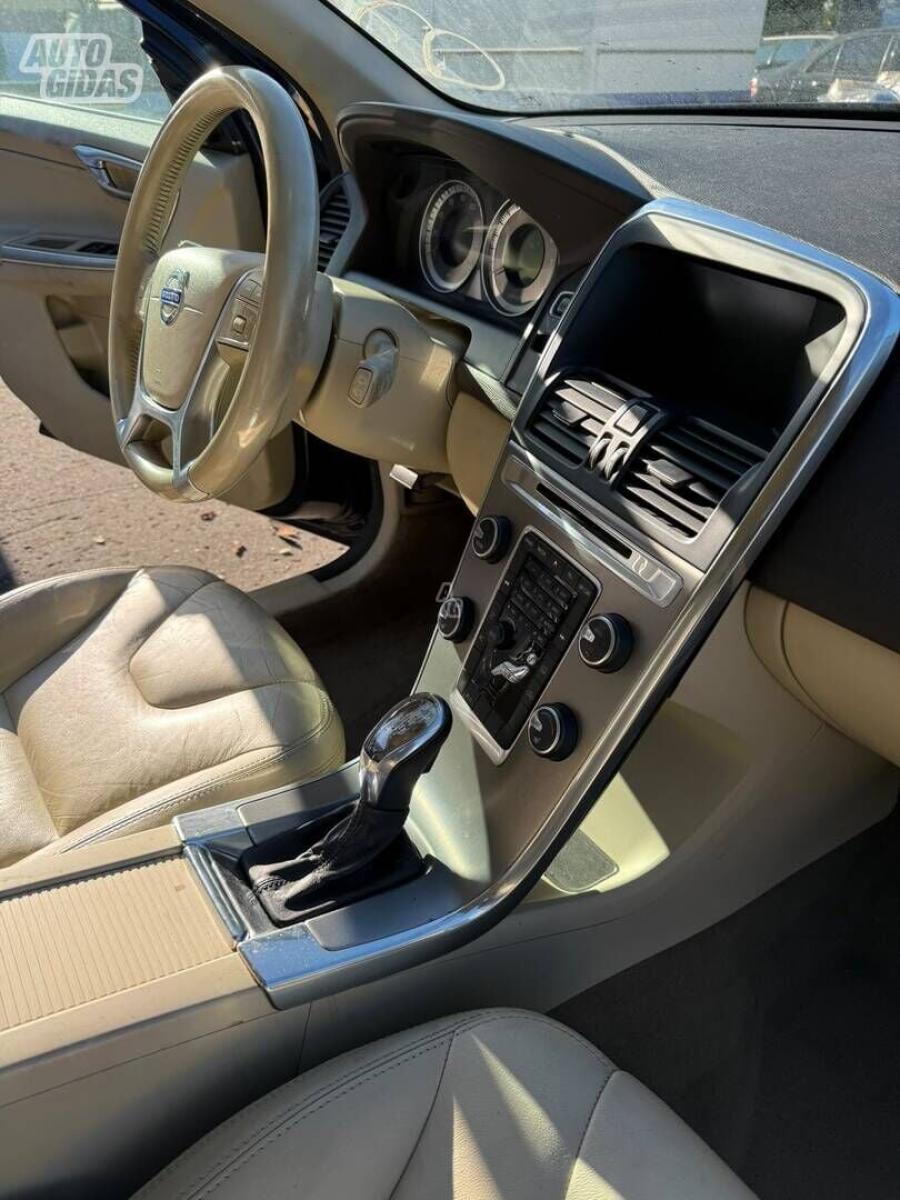 Zils Volvo XC60 2013 Kauņa, ar dzinēja tilpumu 3.20 L un nobraukumu 127 tūkst. km par 4500 €, foto 37 vietnē AUTOMOTO.COM.LV