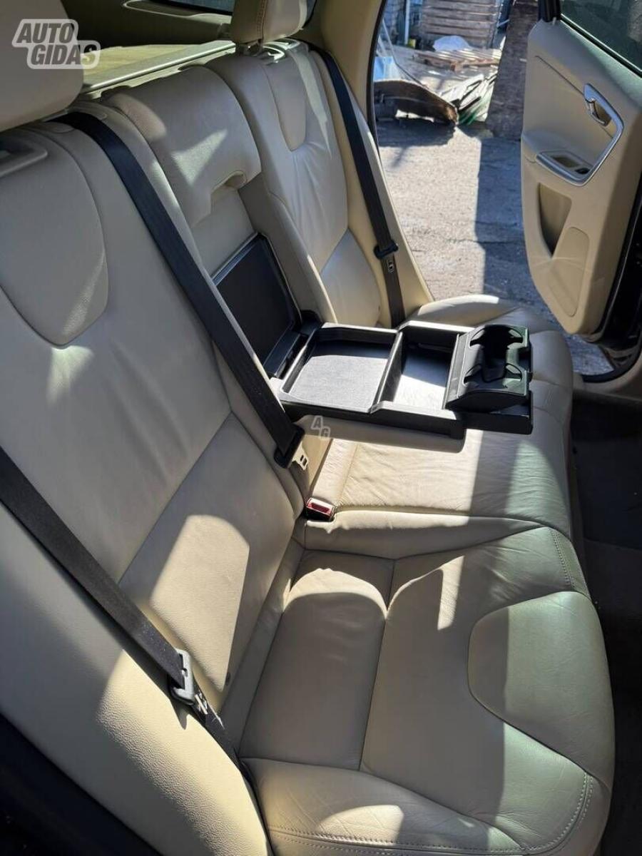 Zils Volvo XC60 2013 Kauņa, ar dzinēja tilpumu 3.20 L un nobraukumu 127 tūkst. km par 4500 €, foto 39 vietnē AUTOMOTO.COM.LV