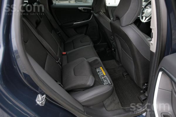 Zils Volvo XC60 2014 Rīga, ar dzinēja tilpumu 2.40 L un nobraukumu 0 tūkst. km par 11990 €, foto 10 vietnē AUTOMOTO.COM.LV