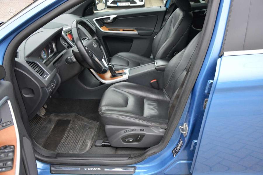 Blue Volvo XC60 2014 in Vilnius, with an engine capacity of 2.40 L and mileage of 209 thousand km for 12500 €, photo 20 on AUTOMOTO.COM.LV