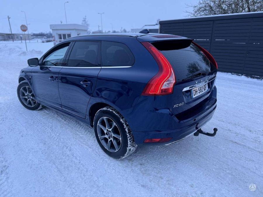 Blue Volvo XC60 2014 in Ukmerge, with an engine capacity of 2.40 L and mileage of 280 thousand km for 12500 €, photo 7 on AUTOMOTO.COM.LV