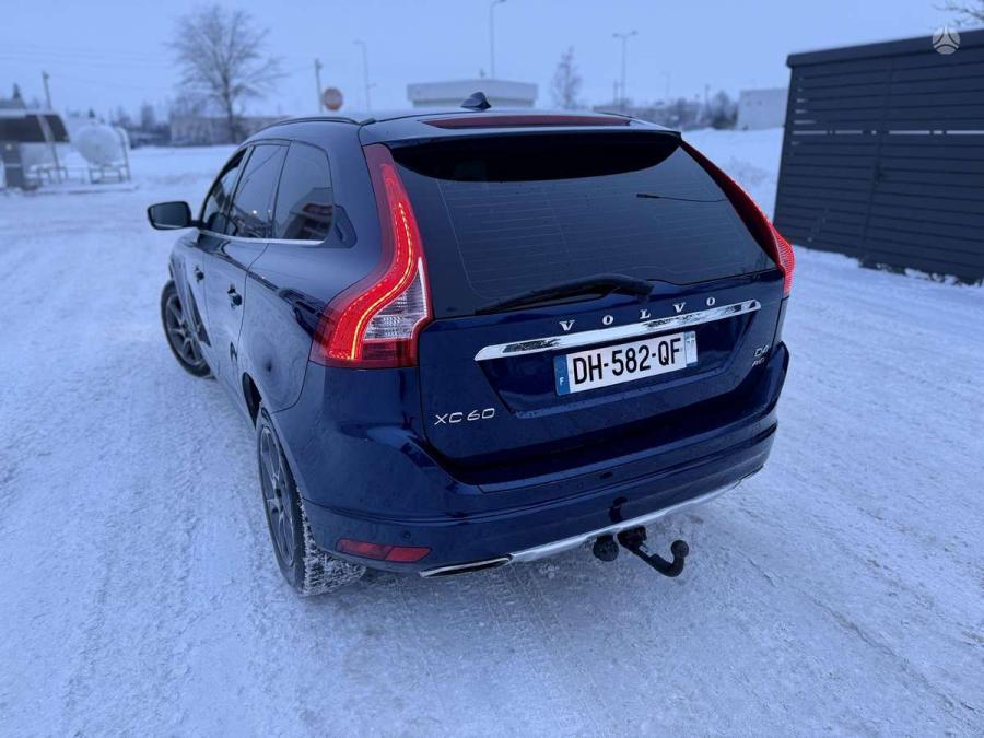 Blue Volvo XC60 2014 in Ukmerge, with an engine capacity of 2.40 L and mileage of 280 thousand km for 12500 €, photo 8 on AUTOMOTO.COM.LV