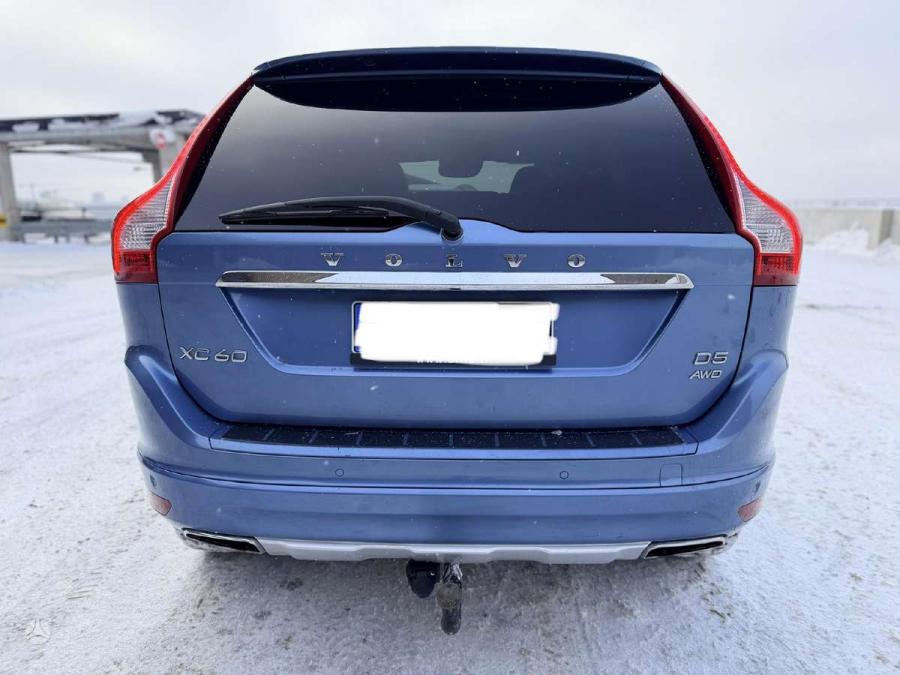 Blue Volvo XC60 2014 in Vilnius, with an engine capacity of 2.40 L and mileage of 209 thousand km for 13300 €, photo 3 on AUTOMOTO.COM.LV