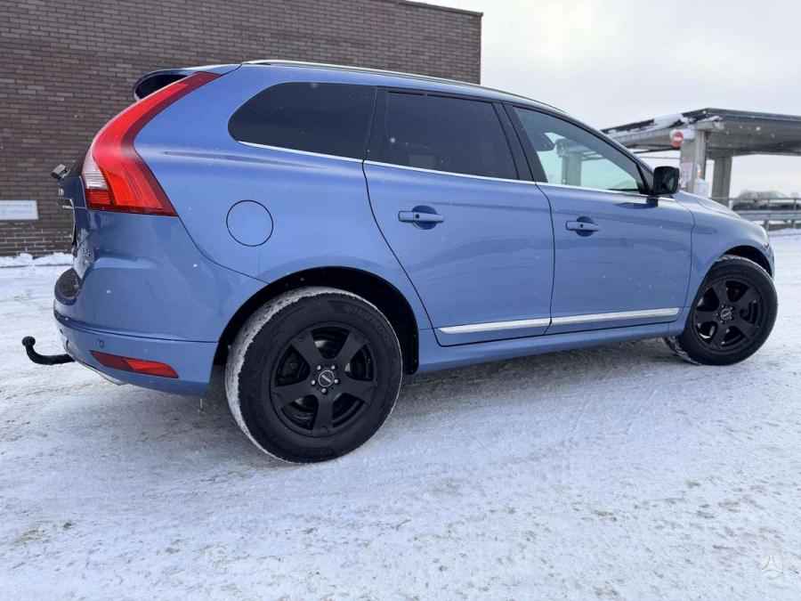 Blue Volvo XC60 2014 in Vilnius, with an engine capacity of 2.40 L and mileage of 209 thousand km for 13300 €, photo 4 on AUTOMOTO.COM.LV