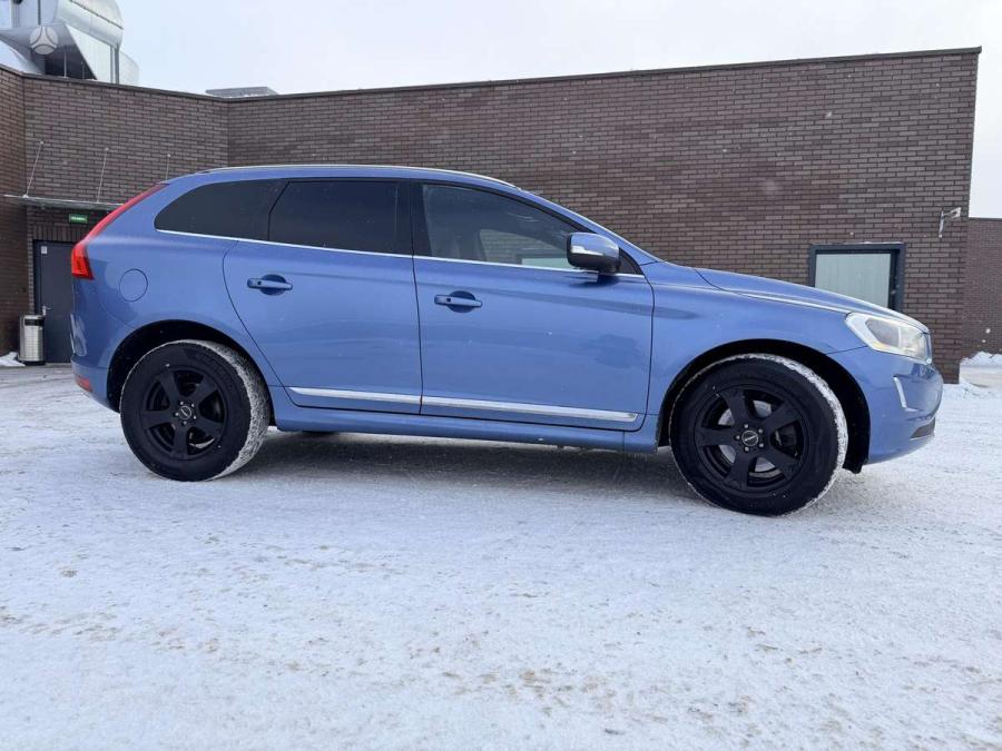 Blue Volvo XC60 2014 in Vilnius, with an engine capacity of 2.40 L and mileage of 209 thousand km for 13300 €, photo 5 on AUTOMOTO.COM.LV