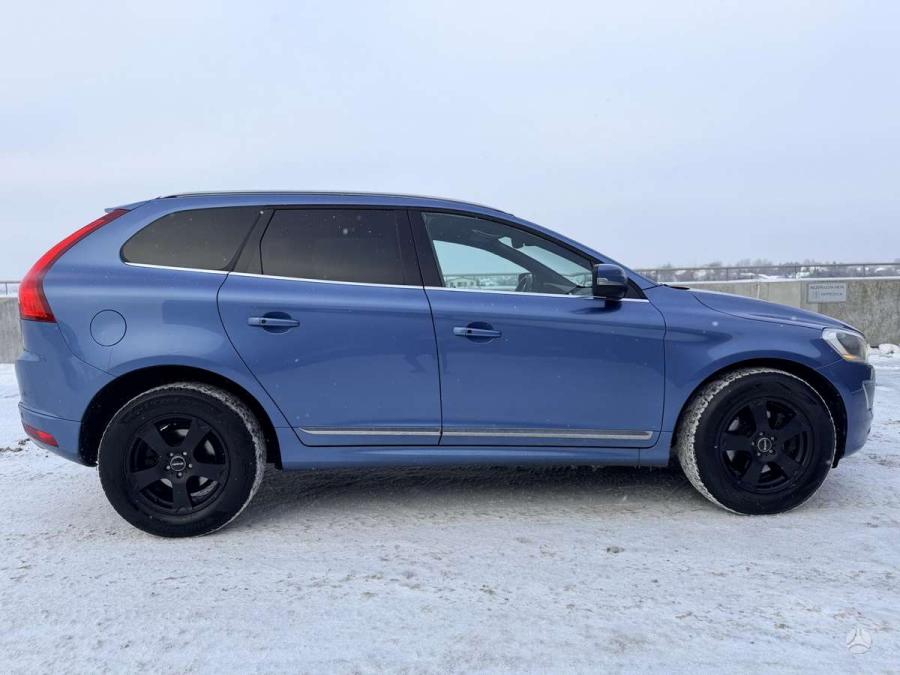 Blue Volvo XC60 2014 in Vilnius, with an engine capacity of 2.40 L and mileage of 209 thousand km for 13300 €, photo 25 on AUTOMOTO.COM.LV