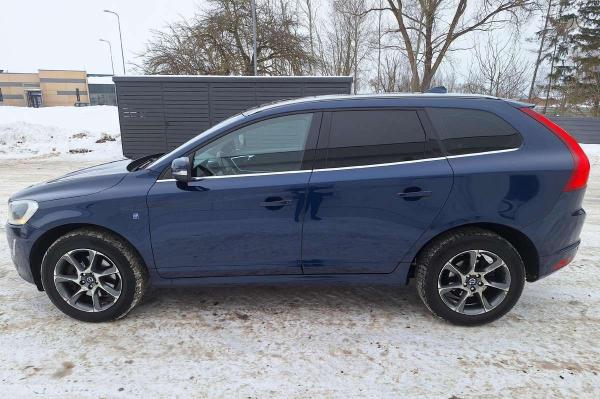 Blue Volvo XC60 2014 in Ukmerge, with an engine capacity of 2.40 L and mileage of 281 thousand km for 12400 €, photo 2 on AUTOMOTO.COM.LV