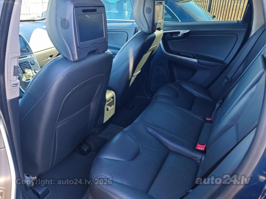 Blue Volvo XC60 2014 in Tartu, with an engine capacity of 2.00 L and mileage of 203 thousand km for 12990 €, photo 10 on AUTOMOTO.COM.LV