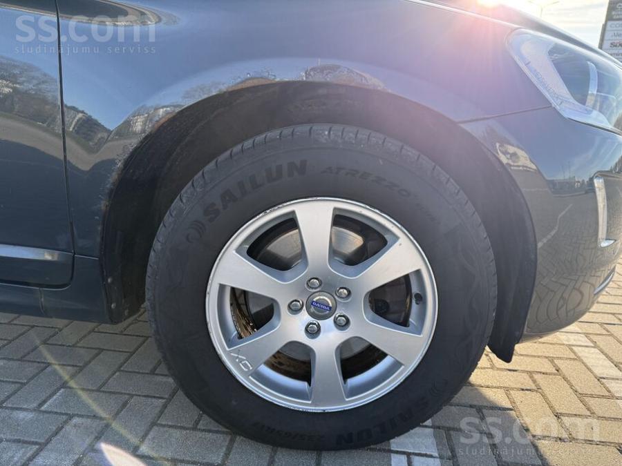 Zils Volvo XC60 2014 Rīga, ar dzinēja tilpumu 2.00 L un nobraukumu 249 tūkst. km par 7800 €, foto 9 vietnē AUTOMOTO.COM.LV