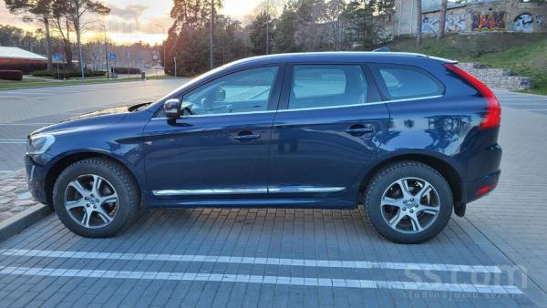 Blue Volvo XC60 2014 in Ventspils, with an engine capacity of 2.00 L and mileage of 225 thousand km for 10500 €, photo 3 on AUTOMOTO.COM.LV