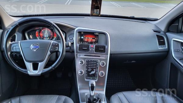 Blue Volvo XC60 2014 in Ventspils, with an engine capacity of 2.00 L and mileage of 225 thousand km for 10500 €, photo 5 on AUTOMOTO.COM.LV