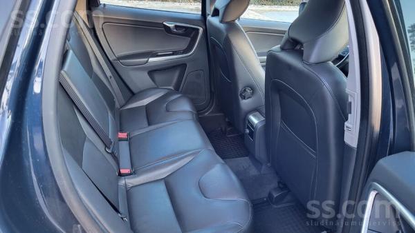 Blue Volvo XC60 2014 in Ventspils, with an engine capacity of 2.00 L and mileage of 225 thousand km for 10500 €, photo 7 on AUTOMOTO.COM.LV