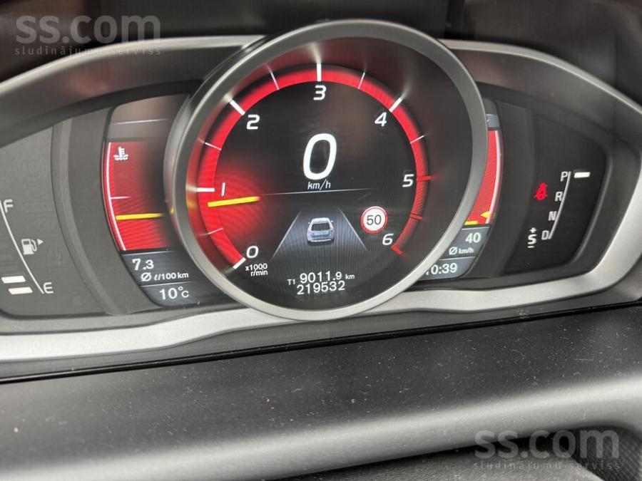 Zils Volvo XC60 2014 Daugavpils, ar dzinēja tilpumu 2.00 L un nobraukumu 219 tūkst. km par 7900 €, foto 9 vietnē AUTOMOTO.COM.LV