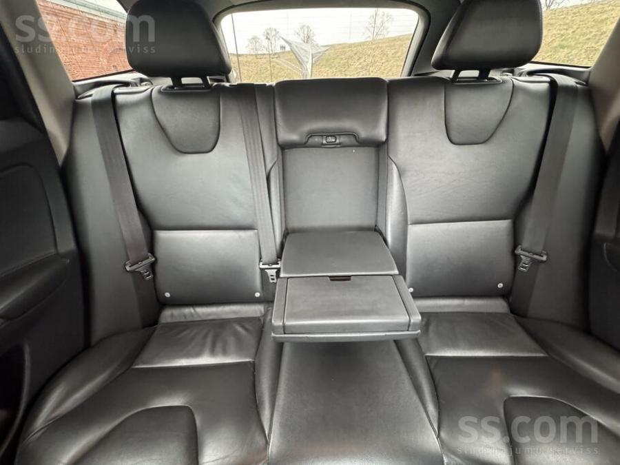 Zils Volvo XC60 2014 Daugavpils, ar dzinēja tilpumu 2.00 L un nobraukumu 219 tūkst. km par 7900 €, foto 17 vietnē AUTOMOTO.COM.LV