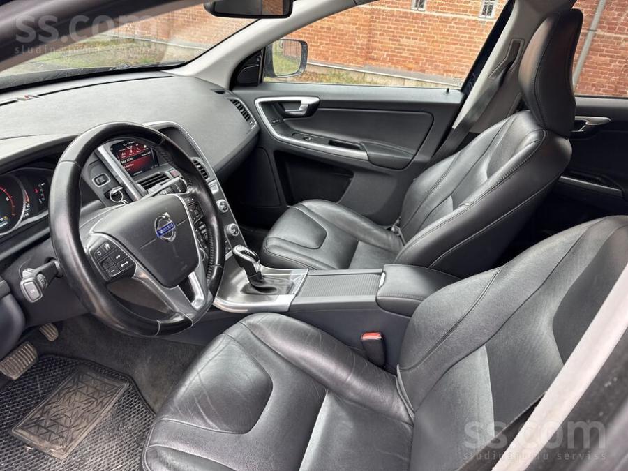 Zils Volvo XC60 2014 Daugavpils, ar dzinēja tilpumu 2.00 L un nobraukumu 219 tūkst. km par 7900 €, foto 29 vietnē AUTOMOTO.COM.LV