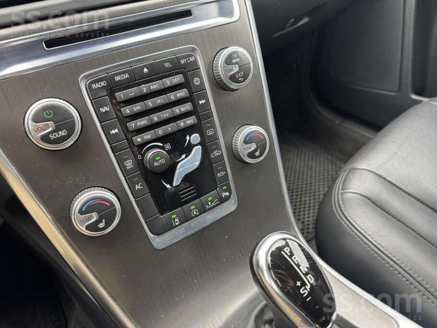 Zils Volvo XC60 2014 Daugavpils, ar dzinēja tilpumu 2.00 L un nobraukumu 219 tūkst. km par 7900 €, foto 30 vietnē AUTOMOTO.COM.LV