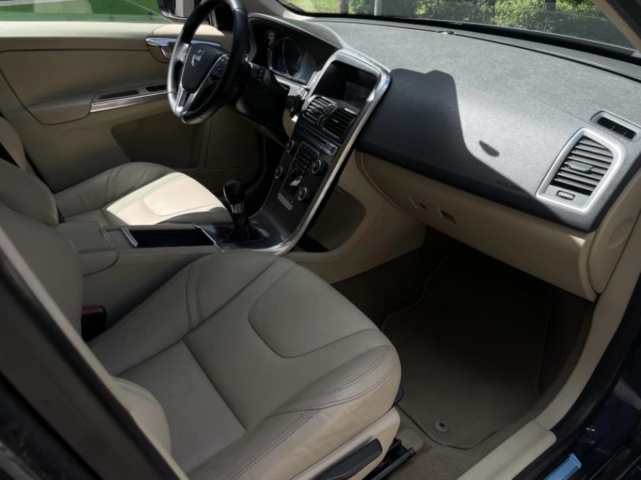 Синий Вольво ХС60 2014 в Рига, объемом двигателя 2.40 л и пробегом 173 тыс. км за 11990 €, фото 9 на AUTOMOTO.COM.LV