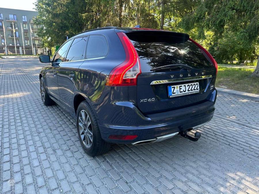 Blue Volvo XC60 2014 in Vilnius, with an engine capacity of 2.40 L and mileage of 276 thousand km for 12900 €, photo 5 on AUTOMOTO.COM.LV