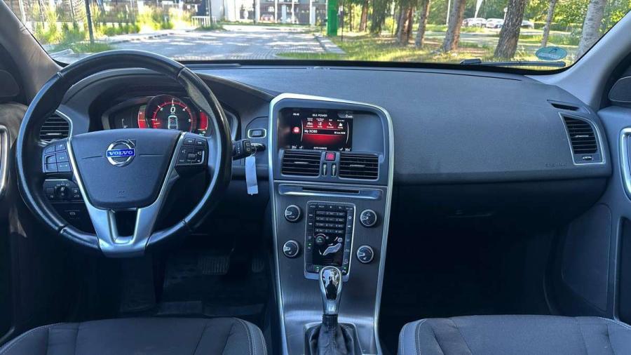Blue Volvo XC60 2014 in Vilnius, with an engine capacity of 2.40 L and mileage of 276 thousand km for 12900 €, photo 19 on AUTOMOTO.COM.LV