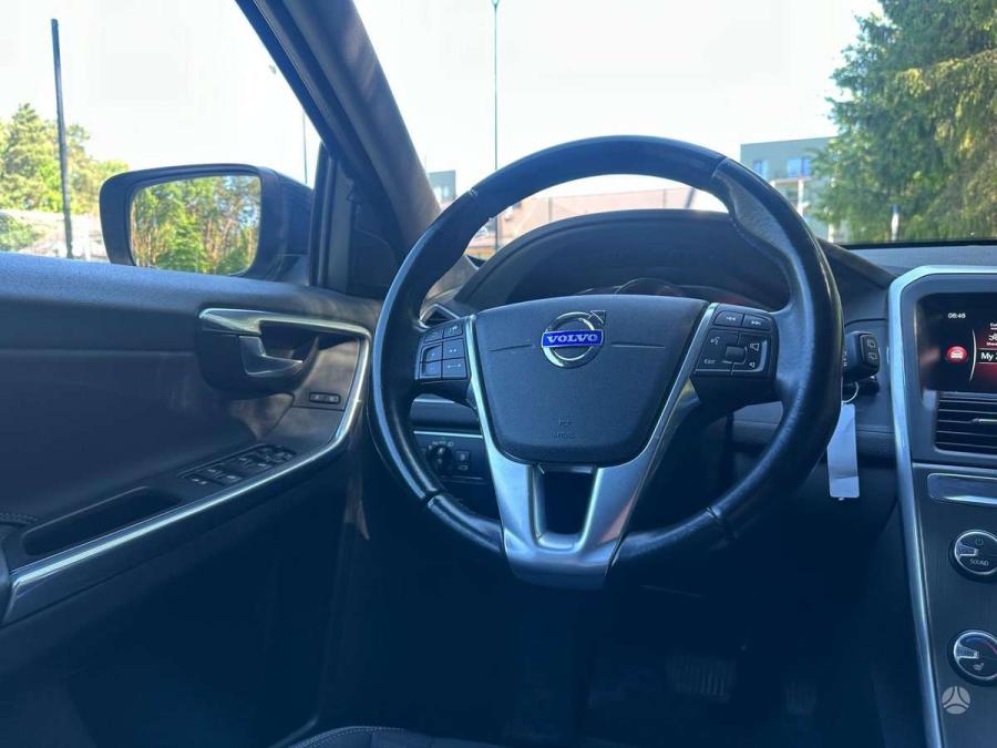 Blue Volvo XC60 2014 in Vilnius, with an engine capacity of 2.40 L and mileage of 276 thousand km for 12900 €, photo 20 on AUTOMOTO.COM.LV