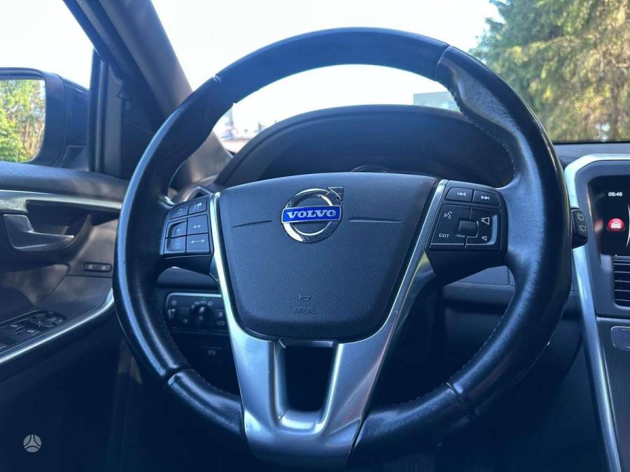 Blue Volvo XC60 2014 in Vilnius, with an engine capacity of 2.40 L and mileage of 276 thousand km for 12900 €, photo 21 on AUTOMOTO.COM.LV