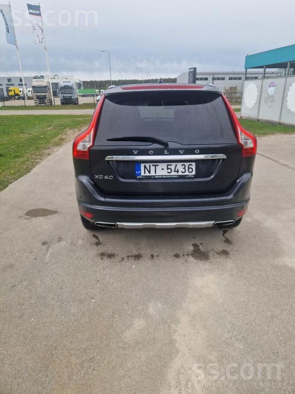 Blue Volvo XC60 2014 in Riga, with an engine capacity of 2.40 L and mileage of 244 thousand km for 11800 €, photo 3 on AUTOMOTO.COM.LV