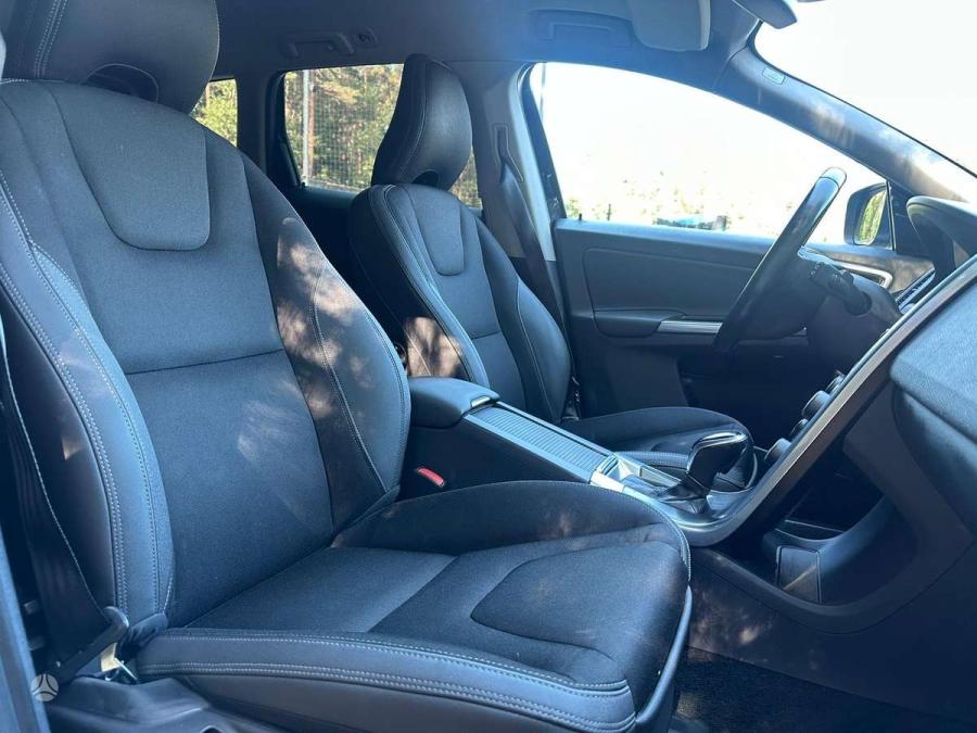 Blue Volvo XC60 2014 in Vilnius, with an engine capacity of 2.40 L and mileage of 276 thousand km for 12500 €, photo 27 on AUTOMOTO.COM.LV
