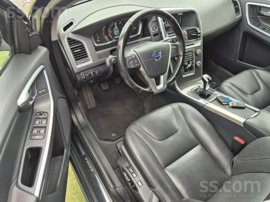 Zils Volvo XC60 2014 Liepāja, ar dzinēja tilpumu 2.00 L un nobraukumu 279 tūkst. km par 9200 €, foto 12 vietnē AUTOMOTO.COM.LV