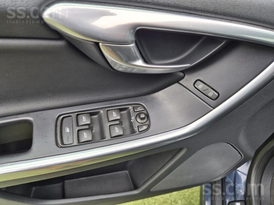Zils Volvo XC60 2014 Liepāja, ar dzinēja tilpumu 2.00 L un nobraukumu 279 tūkst. km par 9200 €, foto 13 vietnē AUTOMOTO.COM.LV