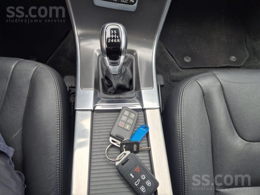 Zils Volvo XC60 2014 Liepāja, ar dzinēja tilpumu 2.00 L un nobraukumu 279 tūkst. km par 9200 €, foto 19 vietnē AUTOMOTO.COM.LV