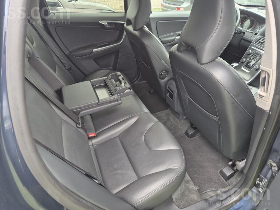 Zils Volvo XC60 2014 Liepāja, ar dzinēja tilpumu 2.00 L un nobraukumu 279 tūkst. km par 9200 €, foto 22 vietnē AUTOMOTO.COM.LV