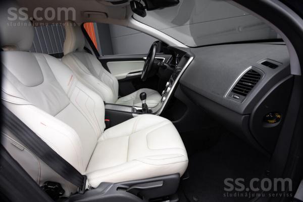 Zils Volvo XC60 2014 Jelgava, ar dzinēja tilpumu 2.00 L un nobraukumu 0 tūkst. km par 11500 €, foto 6 vietnē AUTOMOTO.COM.LV
