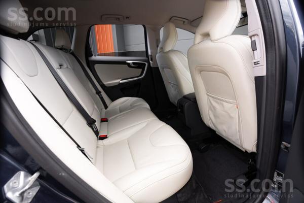 Zils Volvo XC60 2014 Jelgava, ar dzinēja tilpumu 2.00 L un nobraukumu 0 tūkst. km par 11500 €, foto 7 vietnē AUTOMOTO.COM.LV