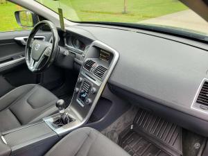Blue Volvo XC60 2014 in Siauliai, with an engine capacity of 2.00 L and mileage of 340 thousand km for 7550 €, photo 8 on AUTOMOTO.COM.LV