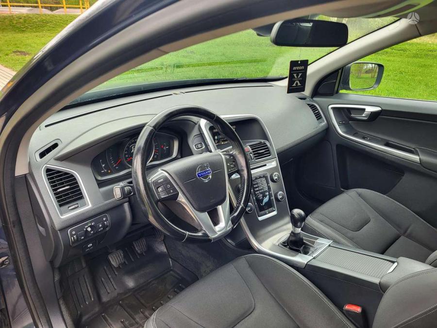 Blue Volvo XC60 2014 in Siauliai, with an engine capacity of 2.00 L and mileage of 340 thousand km for 7550 €, photo 9 on AUTOMOTO.COM.LV