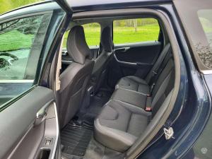 Blue Volvo XC60 2014 in Siauliai, with an engine capacity of 2.00 L and mileage of 340 thousand km for 7550 €, photo 10 on AUTOMOTO.COM.LV