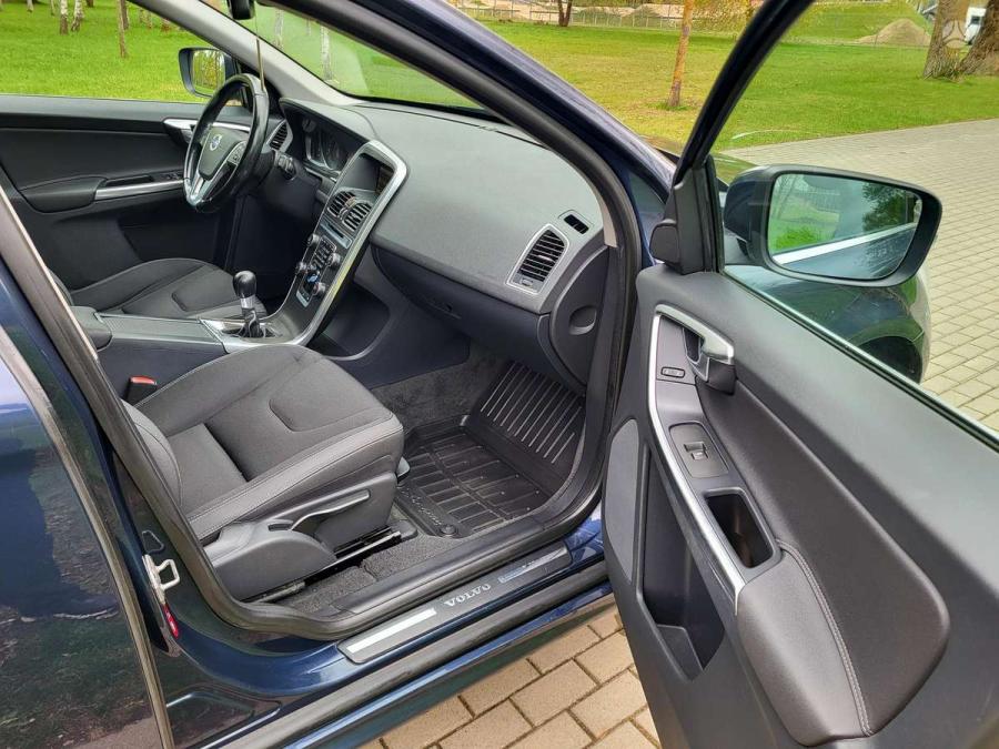 Blue Volvo XC60 2014 in Siauliai, with an engine capacity of 2.00 L and mileage of 340 thousand km for 7550 €, photo 18 on AUTOMOTO.COM.LV