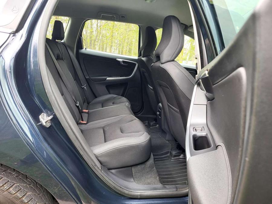 Blue Volvo XC60 2014 in Siauliai, with an engine capacity of 2.00 L and mileage of 340 thousand km for 7550 €, photo 20 on AUTOMOTO.COM.LV