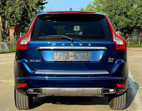 Blue Volvo XC60 2014 in Utena, with an engine capacity of 2.40 L and mileage of 277 thousand km for 13750 €, photo 7 on AUTOMOTO.COM.LV