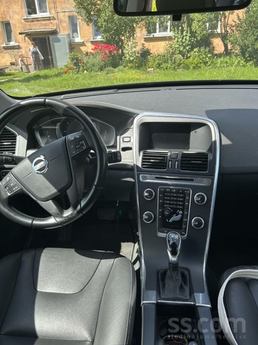 Zils Volvo XC60 2014 Jelgava, ar dzinēja tilpumu 2.00 L un nobraukumu 253 tūkst. km par 12000 €, foto 6 vietnē AUTOMOTO.COM.LV