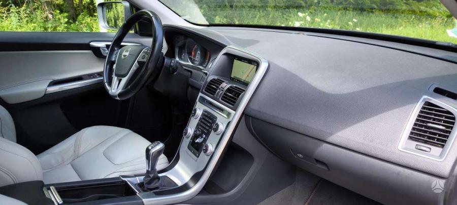 Zils Volvo XC60 2014 Kauņa, ar dzinēja tilpumu 1.97 L un nobraukumu 173 tūkst. km par 11300 €, foto 26 vietnē AUTOMOTO.COM.LV