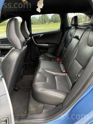 Zils Volvo XC60 2014 Rīga, ar dzinēja tilpumu 2.40 L un nobraukumu 201 tūkst. km par 14800 €, foto 9 vietnē AUTOMOTO.COM.LV