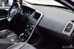 Blue Volvo XC60 2014 in Kretinga, with an engine capacity of 3.20 L and mileage of 281 thousand km for 10999 €, photo 3 on AUTOMOTO.COM.LV